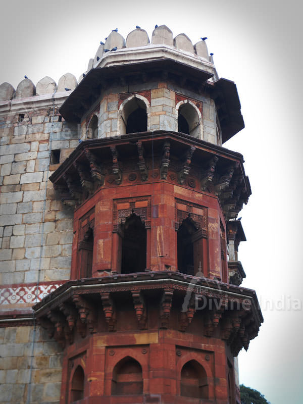 Purana Qila : Qila-i-Kuhna back of mosque - The Divine India