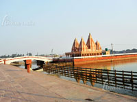 Brahma Sarovar : Sarveshwar Mahadev Temple at Brahma Sarovar ...